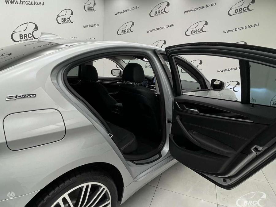 Grey BMW 530 2019 in Vilnius, with an engine capacity of 2.00 L and mileage of 74 thousand km for 24900 €, photo 13 on AUTOMOTO.COM.LV