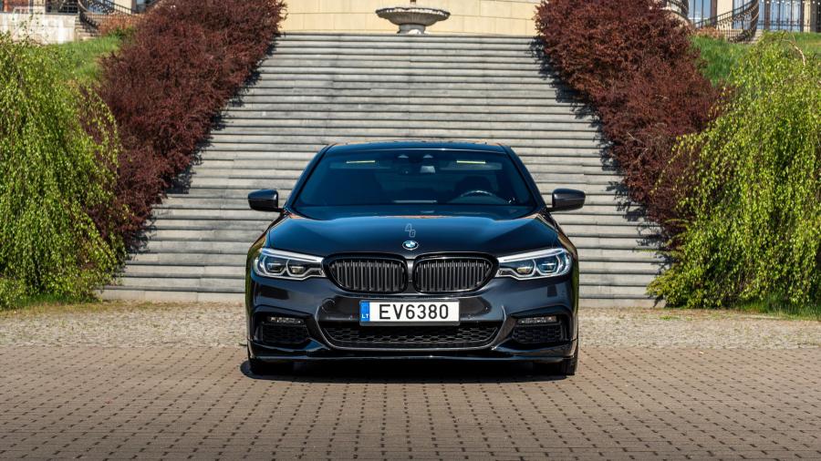 Grey BMW 530 2019 in Vilnius, with an engine capacity of 2.00 L and mileage of 146 thousand km for 22200 €, photo 3 on AUTOMOTO.COM.LV