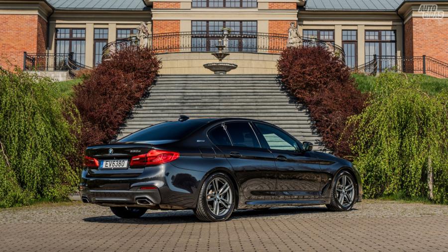 Grey BMW 530 2019 in Vilnius, with an engine capacity of 2.00 L and mileage of 146 thousand km for 22200 €, photo 6 on AUTOMOTO.COM.LV