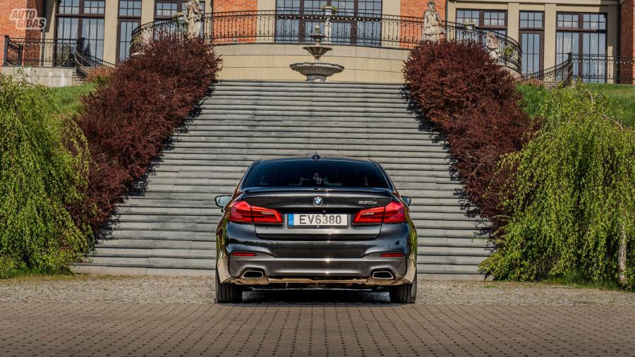 Grey BMW 530 2019 in Vilnius, with an engine capacity of 2.00 L and mileage of 146 thousand km for 22200 €, photo 7 on AUTOMOTO.COM.LV