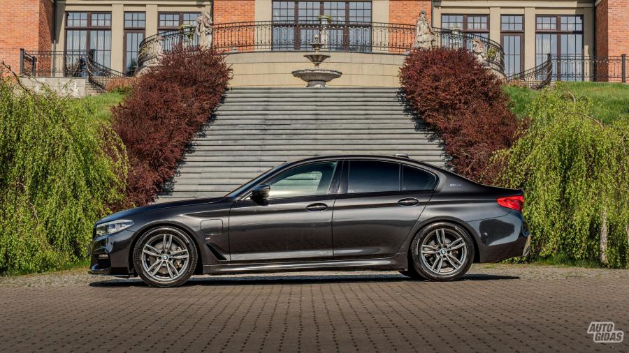 Grey BMW 530 2019 in Vilnius, with an engine capacity of 2.00 L and mileage of 146 thousand km for 22200 €, photo 9 on AUTOMOTO.COM.LV
