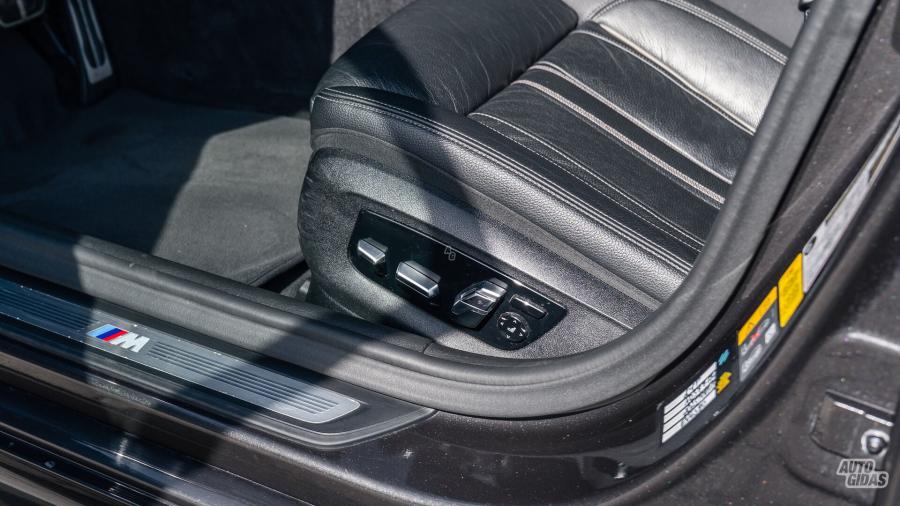 Grey BMW 530 2019 in Vilnius, with an engine capacity of 2.00 L and mileage of 146 thousand km for 22200 €, photo 13 on AUTOMOTO.COM.LV