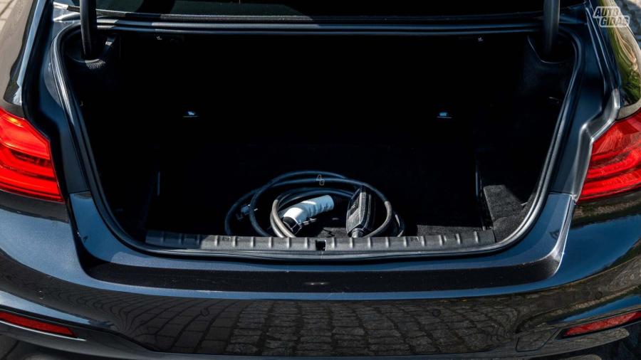 Grey BMW 530 2019 in Vilnius, with an engine capacity of 2.00 L and mileage of 146 thousand km for 22200 €, photo 20 on AUTOMOTO.COM.LV