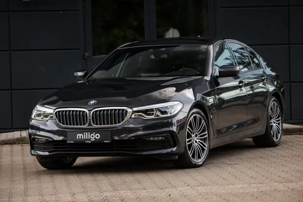 Grey BMW 530 2019 in Jelgava, with an engine capacity of 2.00 L and mileage of 240 thousand km for 20999 €, photo 1 on AUTOMOTO.COM.LV