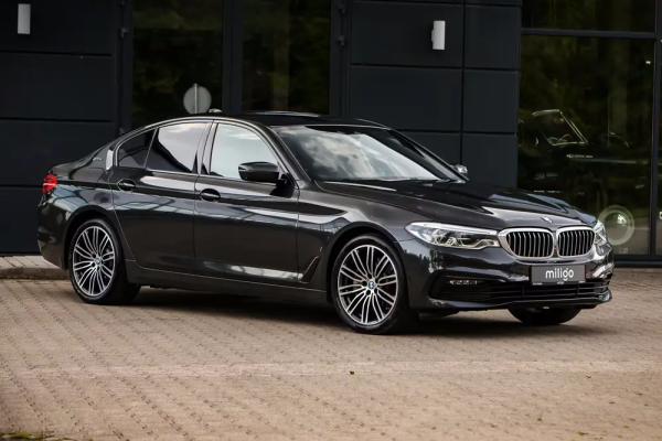 Grey BMW 530 2019 in Jelgava, with an engine capacity of 2.00 L and mileage of 240 thousand km for 20999 €, photo 3 on AUTOMOTO.COM.LV