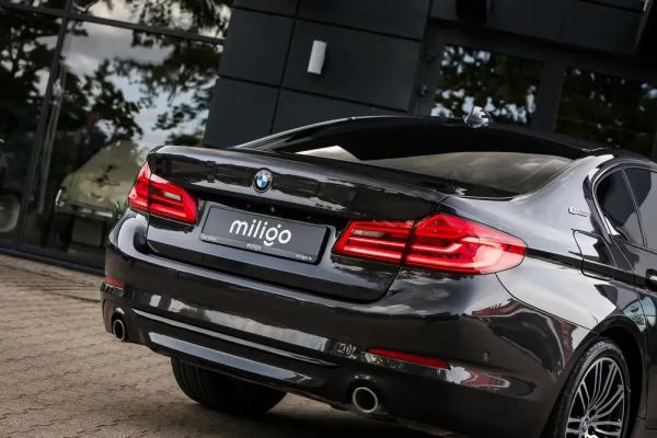 Grey BMW 530 2019 in Jelgava, with an engine capacity of 2.00 L and mileage of 240 thousand km for 20999 €, photo 5 on AUTOMOTO.COM.LV