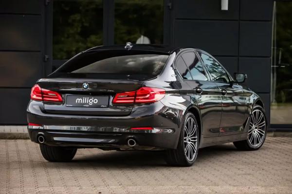 Grey BMW 530 2019 in Jelgava, with an engine capacity of 2.00 L and mileage of 240 thousand km for 20999 €, photo 6 on AUTOMOTO.COM.LV