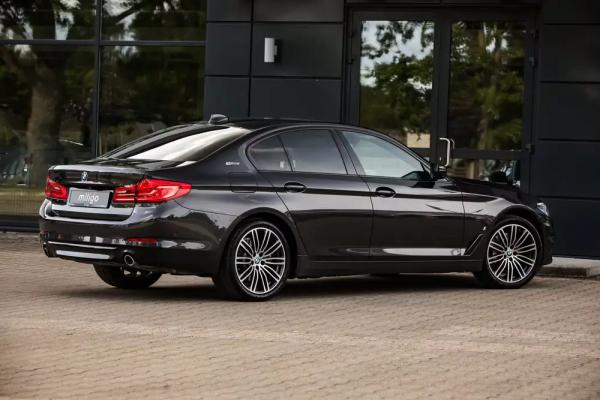 Grey BMW 530 2019 in Jelgava, with an engine capacity of 2.00 L and mileage of 240 thousand km for 20999 €, photo 7 on AUTOMOTO.COM.LV