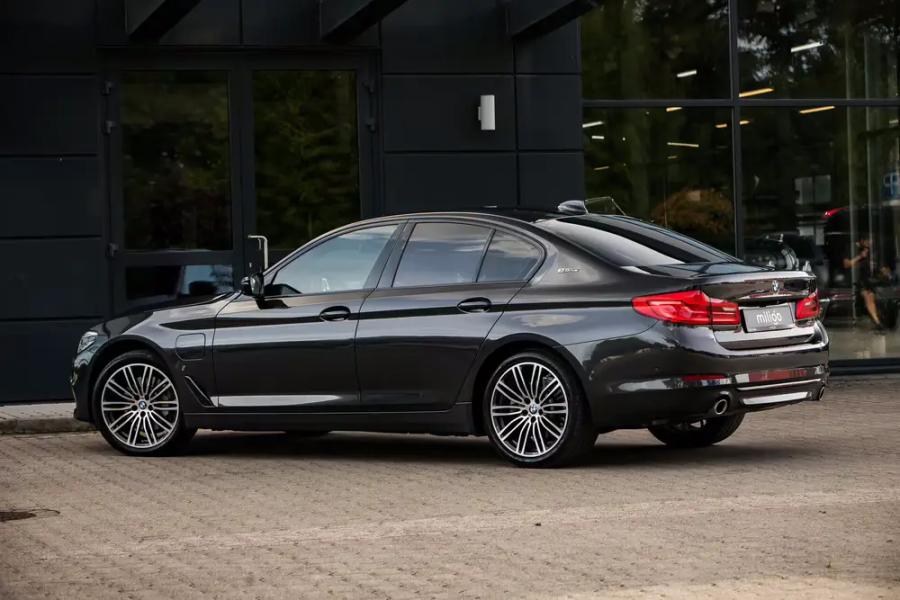 Pelēks BMW 530 2019 Jelgava, ar dzinēja tilpumu 2.00 L un nobraukumu 240 tūkst. km par 20999 €, foto 10 vietnē AUTOMOTO.COM.LV