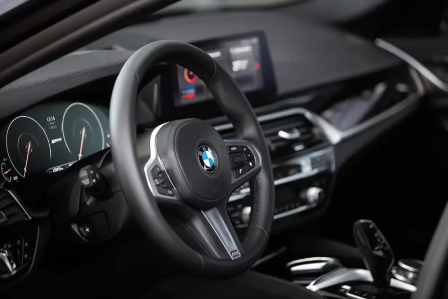 Pelēks BMW 530 2019 Jelgava, ar dzinēja tilpumu 2.00 L un nobraukumu 240 tūkst. km par 20999 €, foto 15 vietnē AUTOMOTO.COM.LV