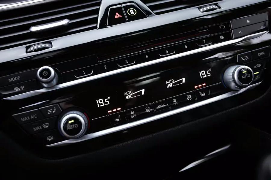 Pelēks BMW 530 2019 Jelgava, ar dzinēja tilpumu 2.00 L un nobraukumu 240 tūkst. km par 20999 €, foto 30 vietnē AUTOMOTO.COM.LV