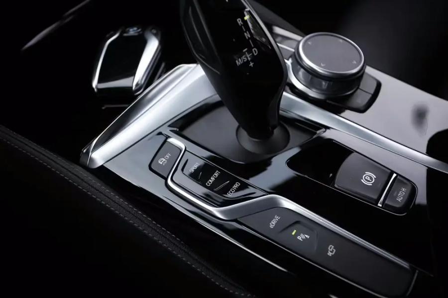 Pelēks BMW 530 2019 Jelgava, ar dzinēja tilpumu 2.00 L un nobraukumu 240 tūkst. km par 20999 €, foto 32 vietnē AUTOMOTO.COM.LV