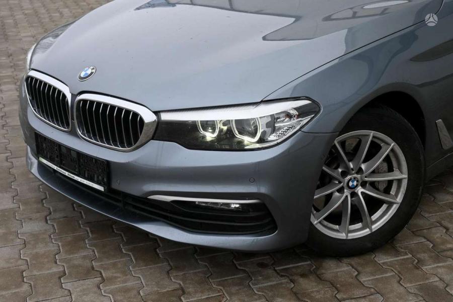 Grey BMW 530 2019 in Kretinga, with an engine capacity of 2.99 L and mileage of 269 thousand km for 17499 €, photo 5 on AUTOMOTO.COM.LV