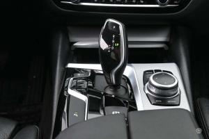 Grey BMW 530 2019 in Kretinga, with an engine capacity of 2.99 L and mileage of 269 thousand km for 17499 €, photo 29 on AUTOMOTO.COM.LV