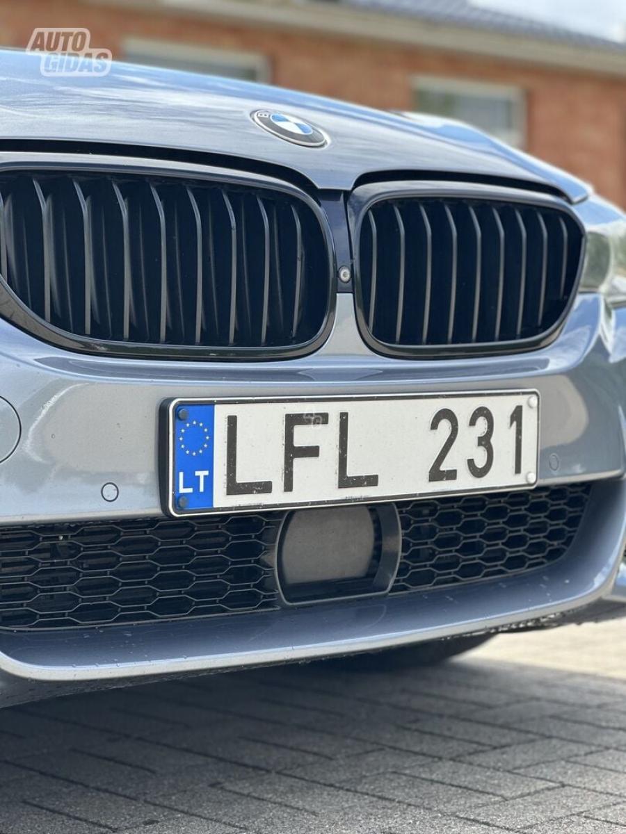 Grey BMW 530 2019 in Vilnius, with an engine capacity of 3.00 L and mileage of 203 thousand km for 21900 €, photo 5 on AUTOMOTO.COM.LV