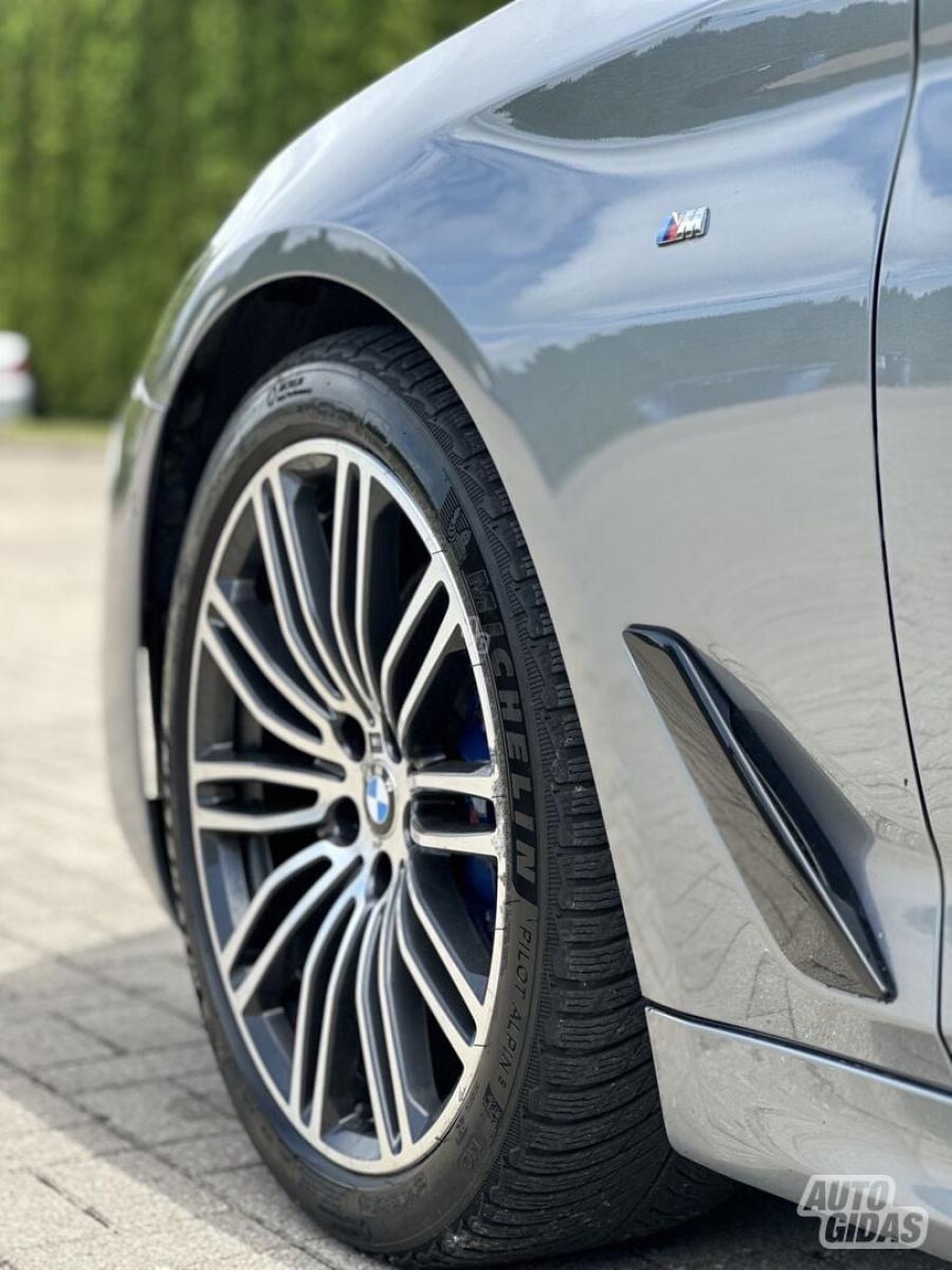 Grey BMW 530 2019 in Vilnius, with an engine capacity of 3.00 L and mileage of 203 thousand km for 21900 €, photo 8 on AUTOMOTO.COM.LV