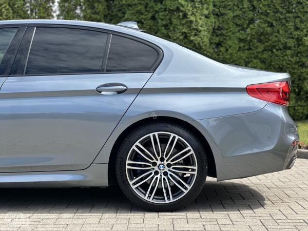 Grey BMW 530 2019 in Vilnius, with an engine capacity of 3.00 L and mileage of 203 thousand km for 21900 €, photo 9 on AUTOMOTO.COM.LV