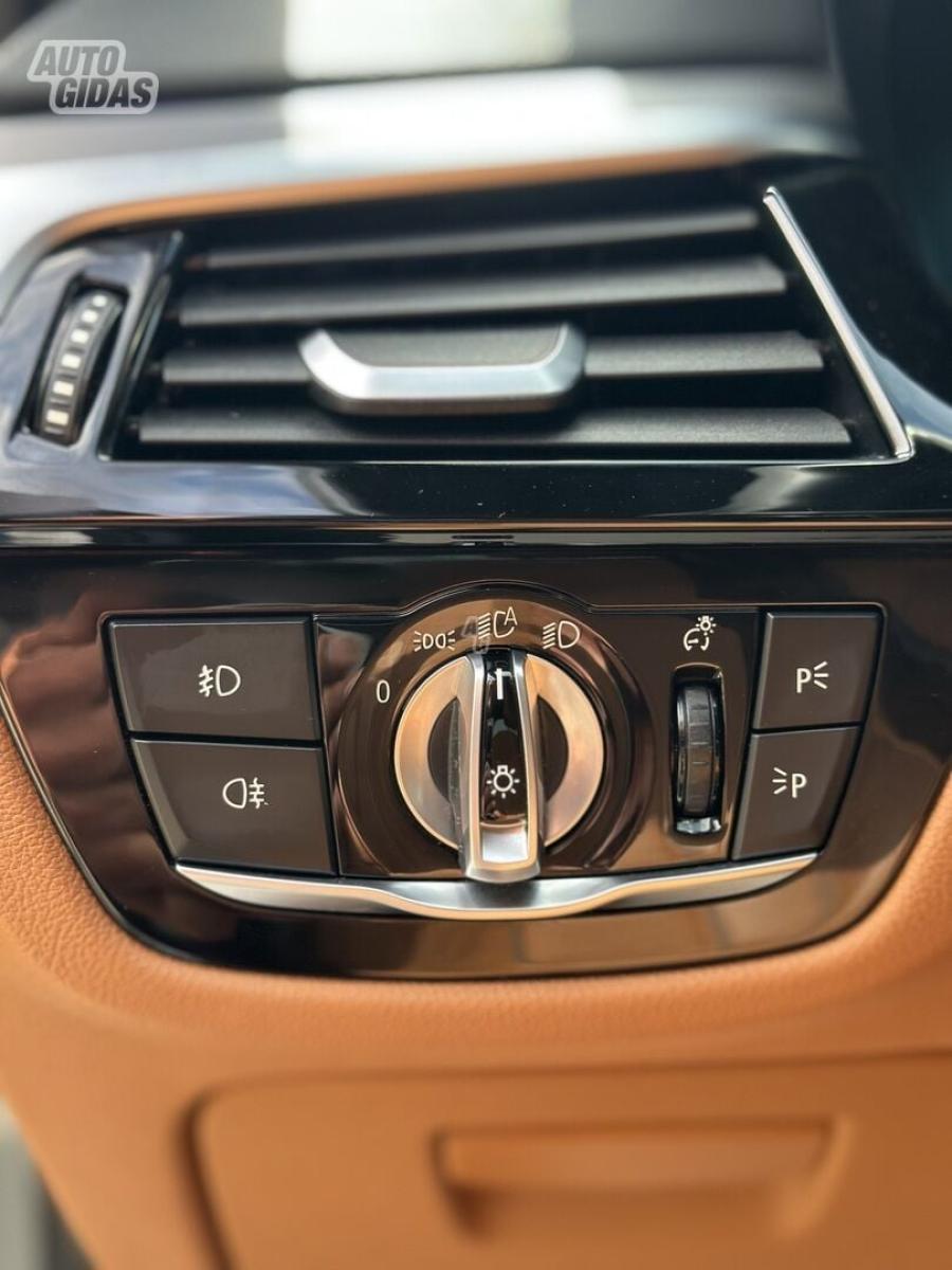 Grey BMW 530 2019 in Vilnius, with an engine capacity of 3.00 L and mileage of 203 thousand km for 21900 €, photo 30 on AUTOMOTO.COM.LV