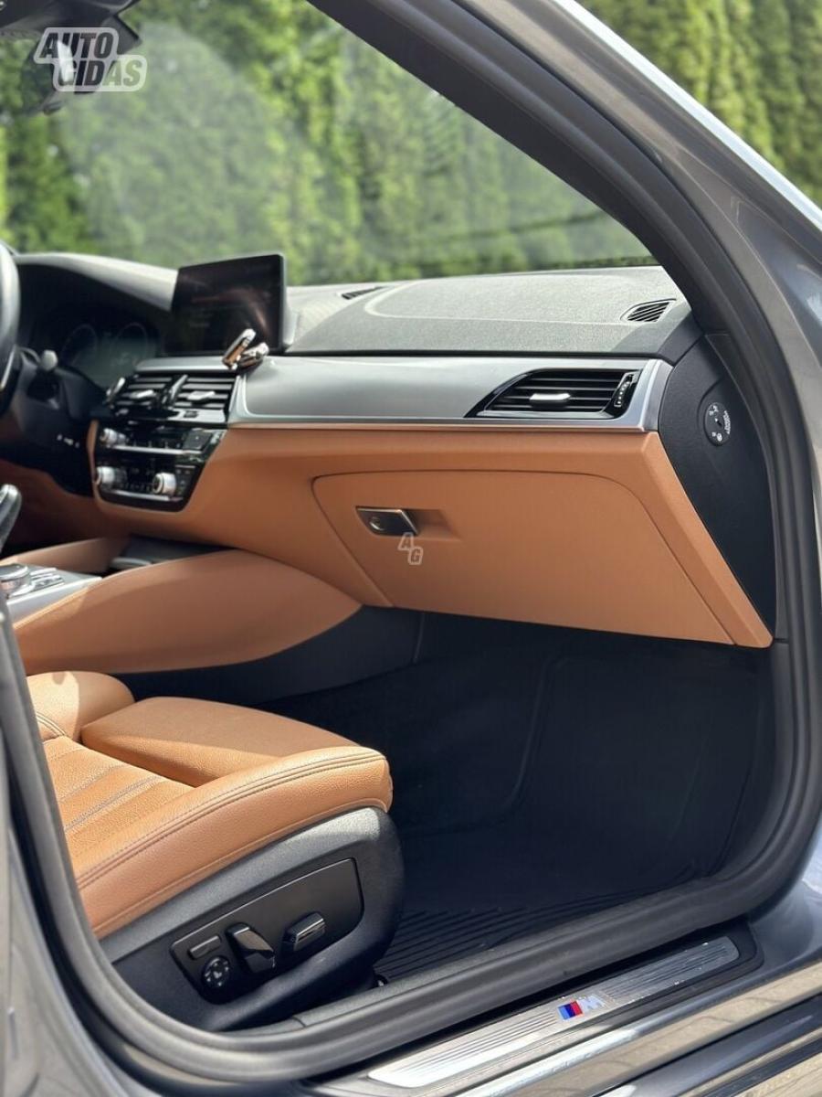 Grey BMW 530 2019 in Vilnius, with an engine capacity of 3.00 L and mileage of 203 thousand km for 21900 €, photo 31 on AUTOMOTO.COM.LV