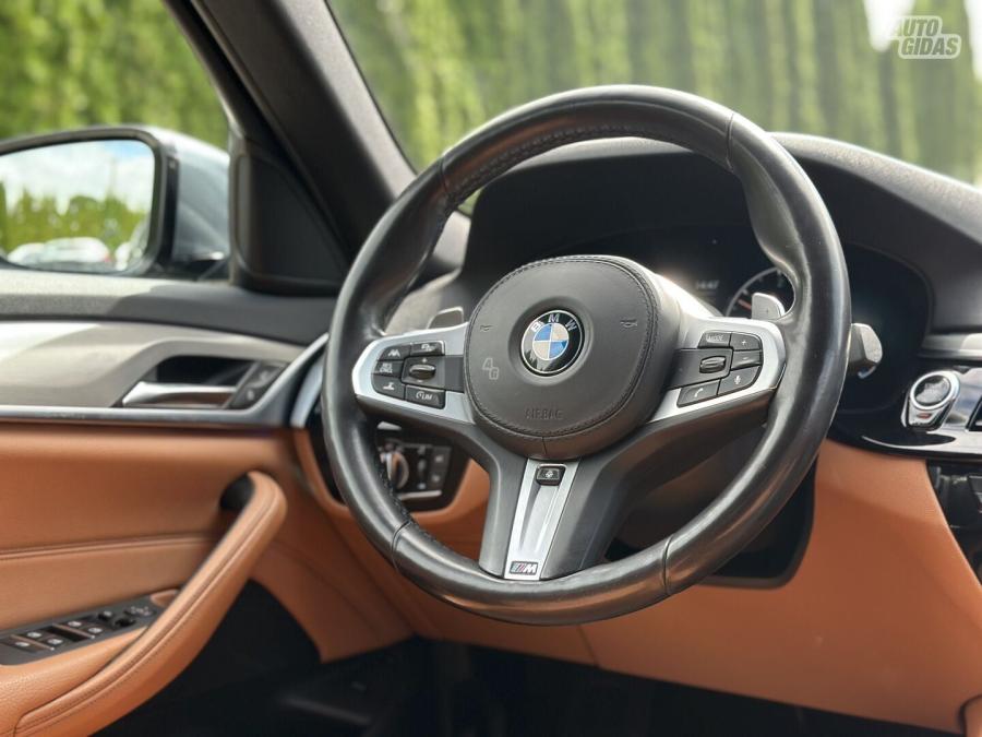 Grey BMW 530 2019 in Vilnius, with an engine capacity of 3.00 L and mileage of 203 thousand km for 21900 €, photo 34 on AUTOMOTO.COM.LV