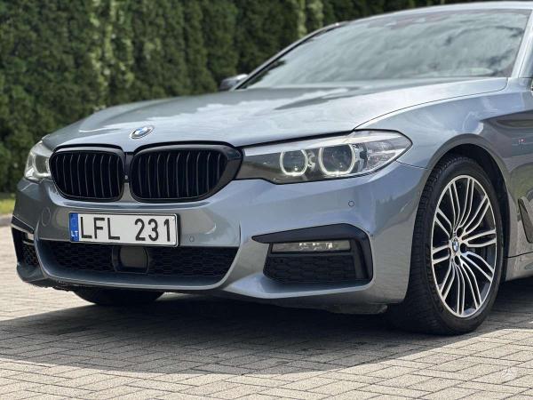 Grey BMW 530 2019 in Nemencine, with an engine capacity of 2.99 L and mileage of 203 thousand km for 21900 €, photo 8 on AUTOMOTO.COM.LV