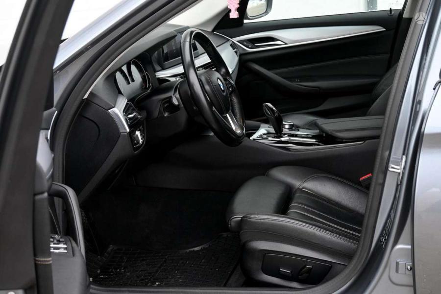 Grey BMW 530 2019 in Kretinga, with an engine capacity of 2.99 L and mileage of 269 thousand km for 17499 €, photo 16 on AUTOMOTO.COM.LV