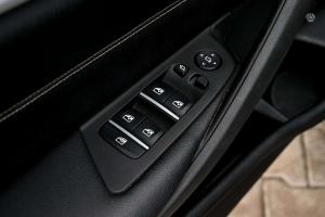 Grey BMW 530 2019 in Kretinga, with an engine capacity of 2.99 L and mileage of 269 thousand km for 17499 €, photo 21 on AUTOMOTO.COM.LV