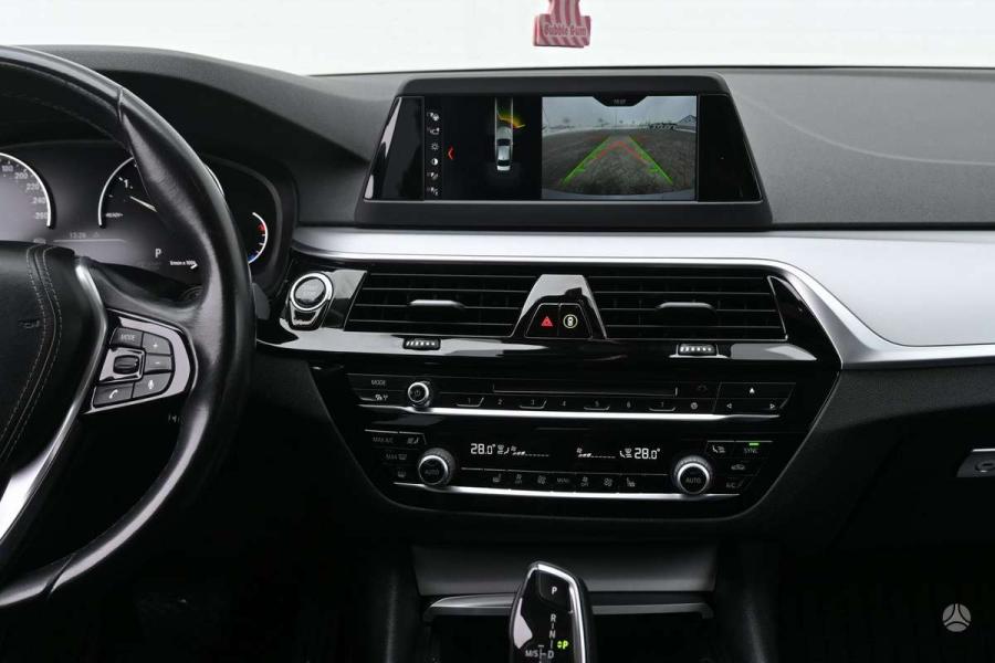Grey BMW 530 2019 in Kretinga, with an engine capacity of 2.99 L and mileage of 269 thousand km for 17499 €, photo 28 on AUTOMOTO.COM.LV