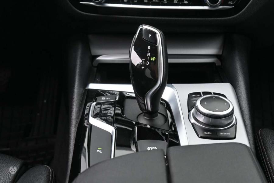 Grey BMW 530 2019 in Kretinga, with an engine capacity of 2.99 L and mileage of 269 thousand km for 17499 €, photo 29 on AUTOMOTO.COM.LV