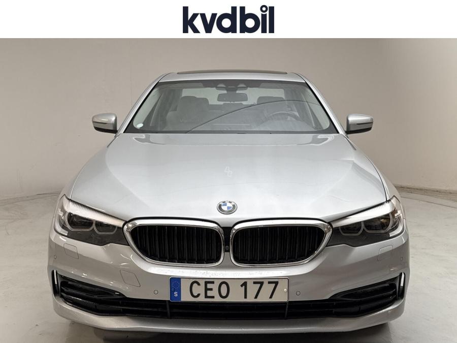 Grey BMW 530 2020 in Kaunas, with an engine capacity of 0.00 L and mileage of 96 thousand km for 32347 €, photo 5 on AUTOMOTO.COM.LV