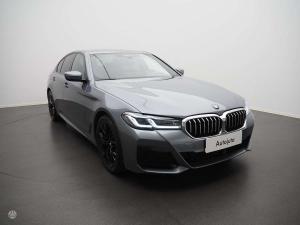 Grey BMW 530 2021 in Vilnius, with an engine capacity of 2.00 L and mileage of 69 thousand km for 41900 €, photo 3 on AUTOMOTO.COM.LV