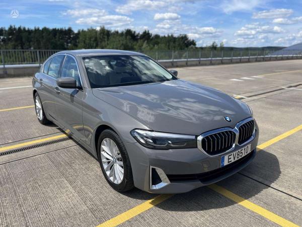 Grey BMW 530 2021 in Vilnius, with an engine capacity of 2.00 L and mileage of 142 thousand km for 30999 €, photo 1 on AUTOMOTO.COM.LV