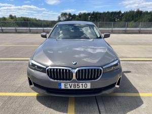 Grey BMW 530 2021 in Vilnius, with an engine capacity of 2.00 L and mileage of 142 thousand km for 30999 €, photo 3 on AUTOMOTO.COM.LV