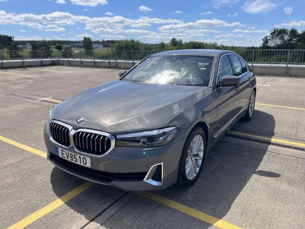Grey BMW 530 2021 in Vilnius, with an engine capacity of 2.00 L and mileage of 142 thousand km for 30999 €, photo 3 on AUTOMOTO.COM.LV