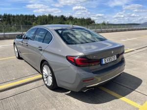 Grey BMW 530 2021 in Vilnius, with an engine capacity of 2.00 L and mileage of 142 thousand km for 30999 €, photo 6 on AUTOMOTO.COM.LV