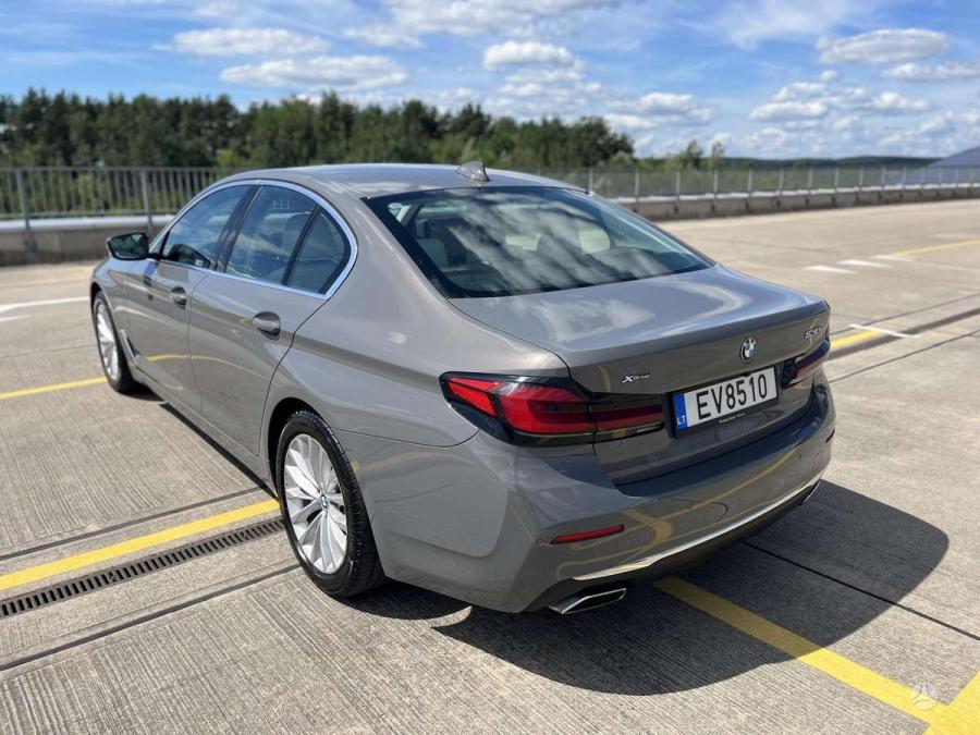 Grey BMW 530 2021 in Vilnius, with an engine capacity of 2.00 L and mileage of 142 thousand km for 30999 €, photo 6 on AUTOMOTO.COM.LV