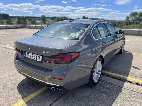 Grey BMW 530 2021 in Vilnius, with an engine capacity of 2.00 L and mileage of 142 thousand km for 30999 €, photo 7 on AUTOMOTO.COM.LV