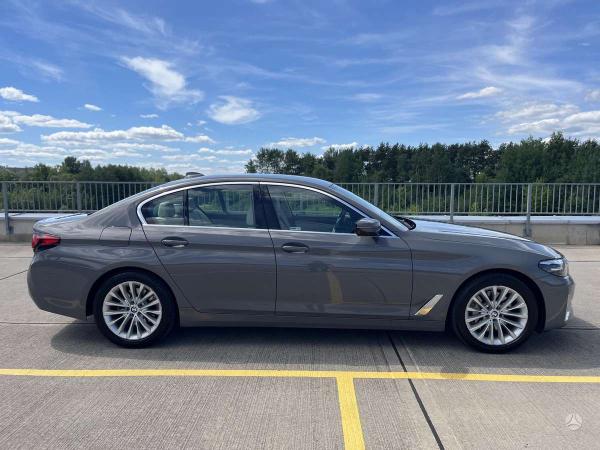 Grey BMW 530 2021 in Vilnius, with an engine capacity of 2.00 L and mileage of 142 thousand km for 30999 €, photo 8 on AUTOMOTO.COM.LV
