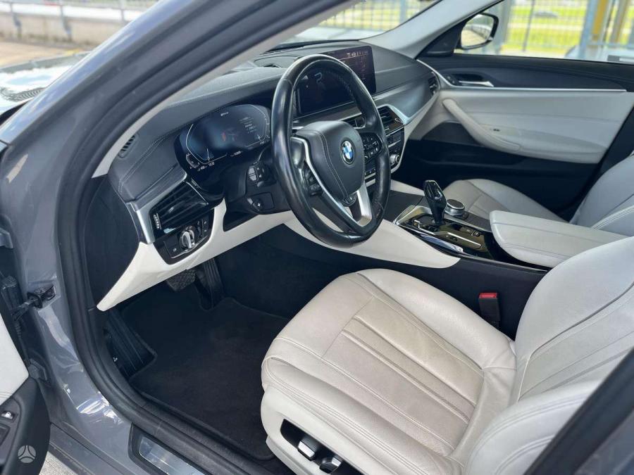 Grey BMW 530 2021 in Vilnius, with an engine capacity of 2.00 L and mileage of 142 thousand km for 30999 €, photo 10 on AUTOMOTO.COM.LV