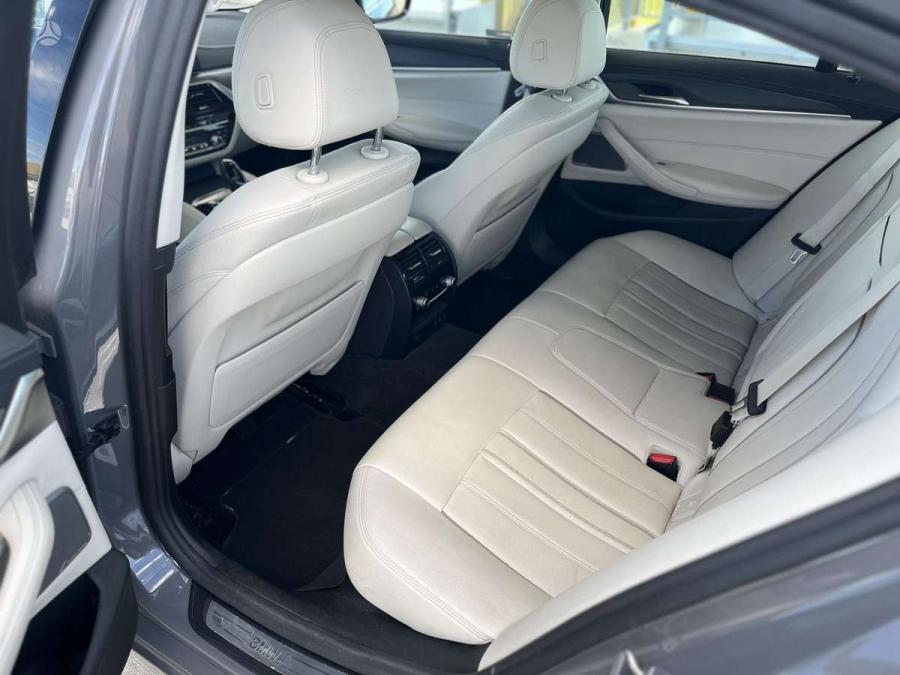 Grey BMW 530 2021 in Vilnius, with an engine capacity of 2.00 L and mileage of 142 thousand km for 30999 €, photo 11 on AUTOMOTO.COM.LV