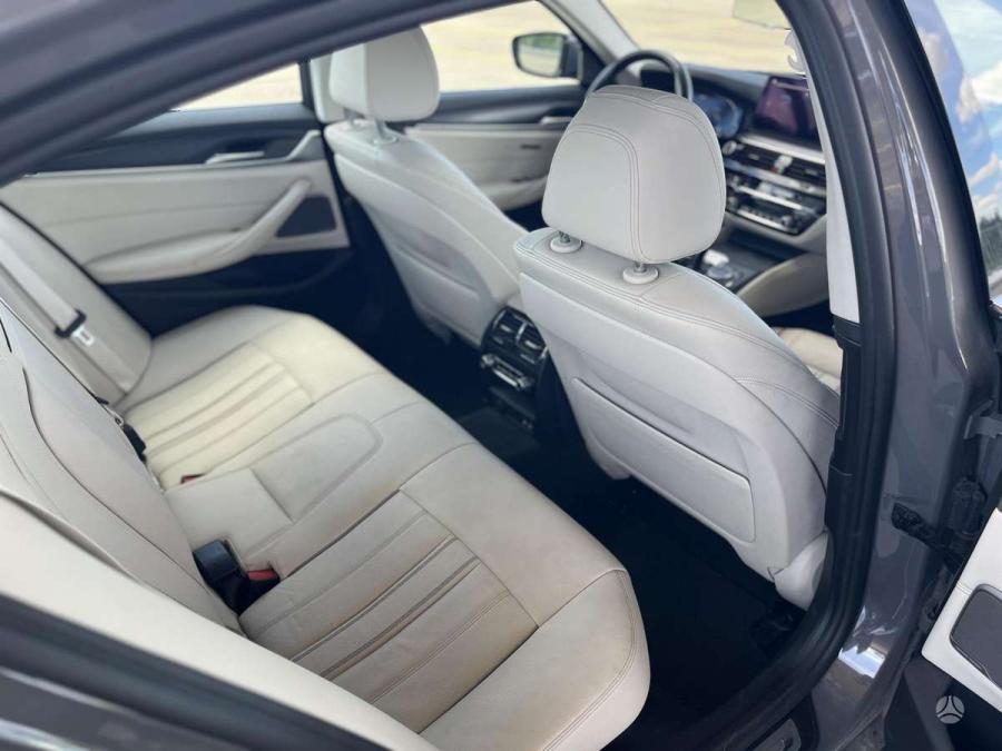Grey BMW 530 2021 in Vilnius, with an engine capacity of 2.00 L and mileage of 142 thousand km for 30999 €, photo 12 on AUTOMOTO.COM.LV