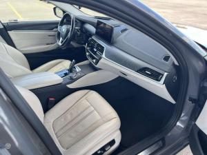 Grey BMW 530 2021 in Vilnius, with an engine capacity of 2.00 L and mileage of 142 thousand km for 30999 €, photo 13 on AUTOMOTO.COM.LV