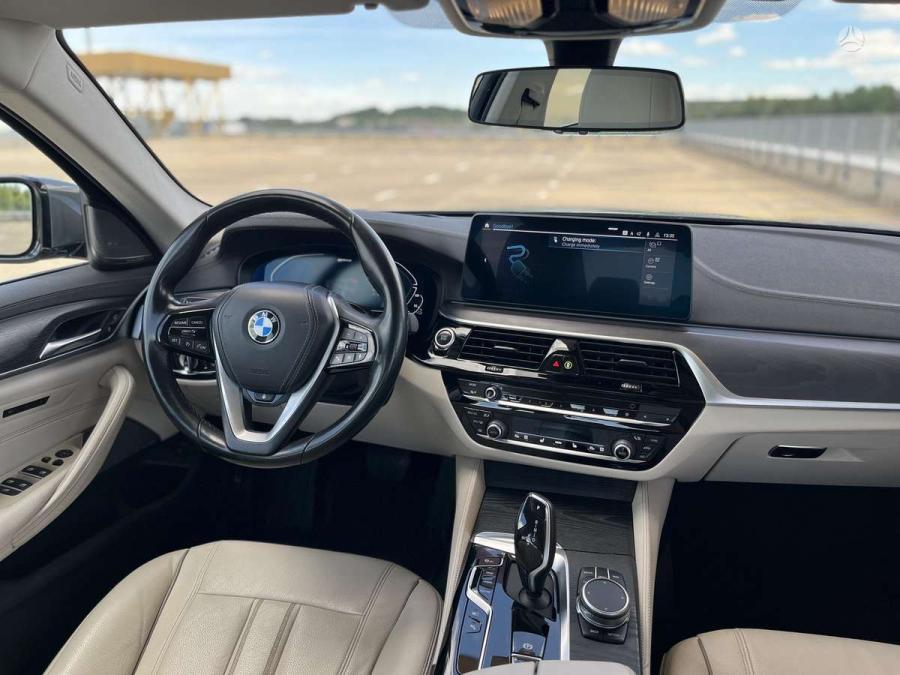 Grey BMW 530 2021 in Vilnius, with an engine capacity of 2.00 L and mileage of 142 thousand km for 30999 €, photo 14 on AUTOMOTO.COM.LV