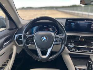 Grey BMW 530 2021 in Vilnius, with an engine capacity of 2.00 L and mileage of 142 thousand km for 30999 €, photo 15 on AUTOMOTO.COM.LV