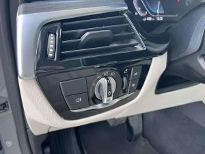 Grey BMW 530 2021 in Vilnius, with an engine capacity of 2.00 L and mileage of 142 thousand km for 30999 €, photo 24 on AUTOMOTO.COM.LV
