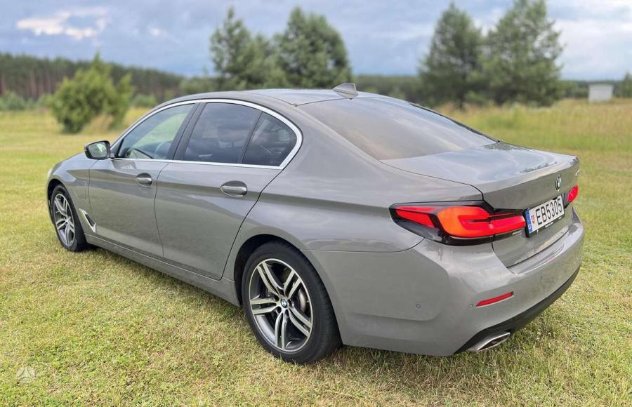 Pelēks BMW 530 2021 Viļņa, ar dzinēja tilpumu 2.00 L un nobraukumu 199 tūkst. km par 28000 €, foto 1 vietnē AUTOMOTO.COM.LV