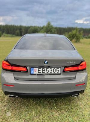 Pelēks BMW 530 2021 Viļņa, ar dzinēja tilpumu 2.00 L un nobraukumu 199 tūkst. km par 28000 €, foto 4 vietnē AUTOMOTO.COM.LV