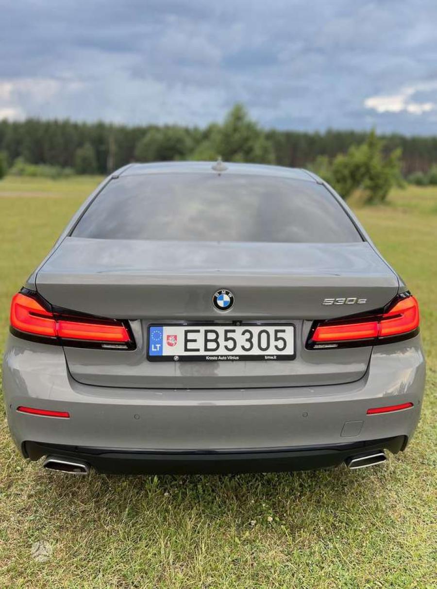 Pelēks BMW 530 2021 Viļņa, ar dzinēja tilpumu 2.00 L un nobraukumu 199 tūkst. km par 28000 €, foto 4 vietnē AUTOMOTO.COM.LV