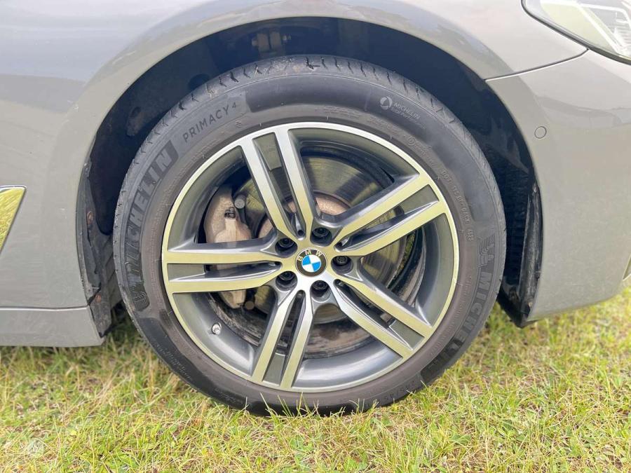 Pelēks BMW 530 2021 Viļņa, ar dzinēja tilpumu 2.00 L un nobraukumu 199 tūkst. km par 28000 €, foto 11 vietnē AUTOMOTO.COM.LV