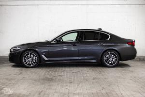 Pelēks BMW 530 2021 Viļņa, ar dzinēja tilpumu 2.00 L un nobraukumu 58 tūkst. km par 37991 €, foto 7 vietnē AUTOMOTO.COM.LV